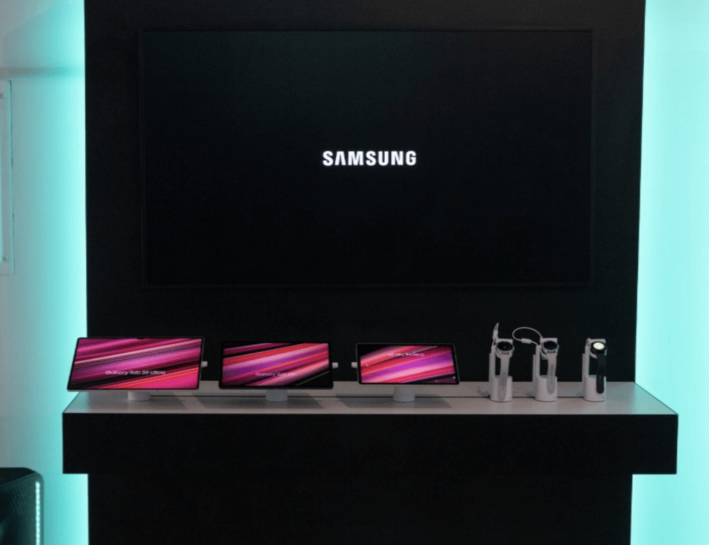 Samsung's Flip Side Takeover | InVue